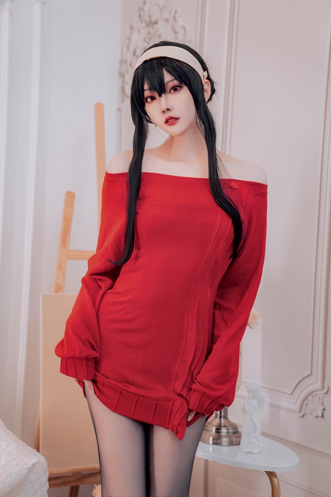 Natsuko 夏夏子 – Yor Forger Red Sweater (mitaku.net)
